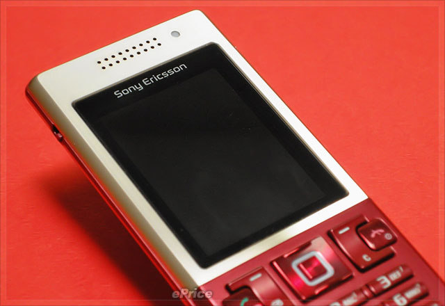 春節最應景！ SE T700 金紅、酷黑新色報到 (開箱、評價、規格) - 手機品牌新聞 | ePrice 比價王